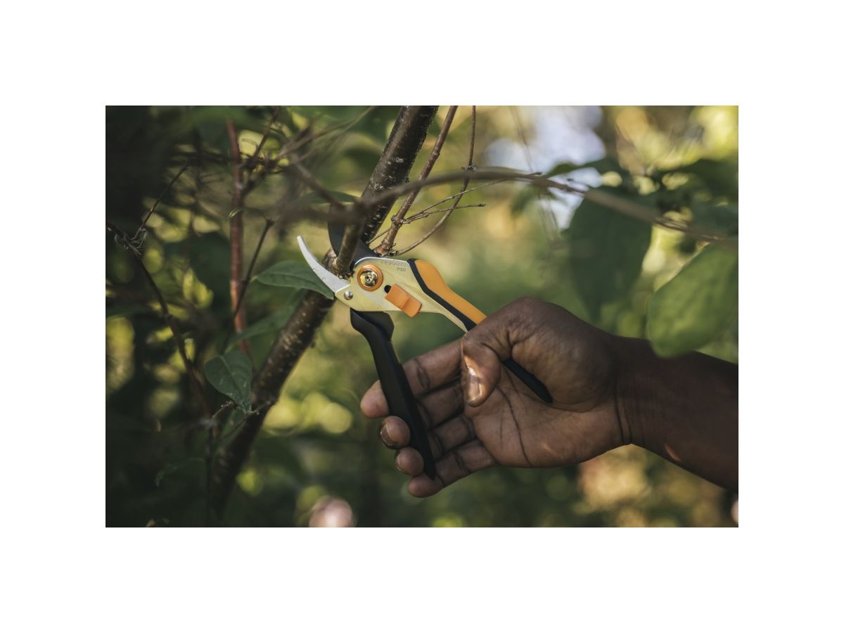 Секатор плоскостной металлический FISKARS Solid P331 - Садовая техника и инструменты