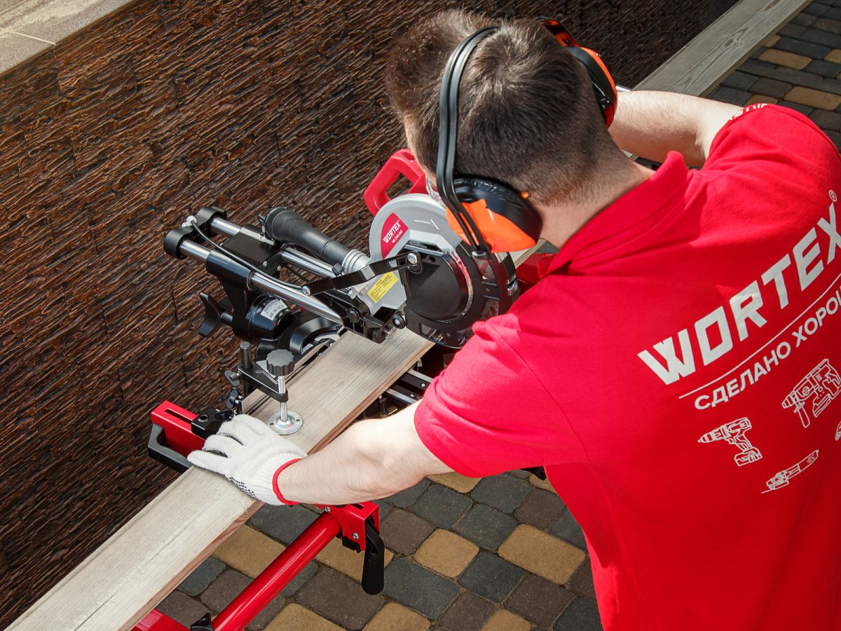 Торцовочная пила WORTEX MS 2116 LMO в кор. 1700 Вт, 210 мм, глуб. до 65 ...