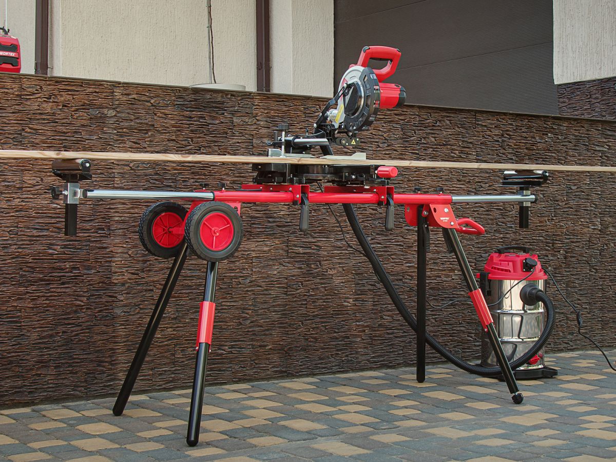 Торцовочная пила WORTEX MS 2116 LMO в кор. 1700 Вт, 210 мм, глуб. до 65 ...