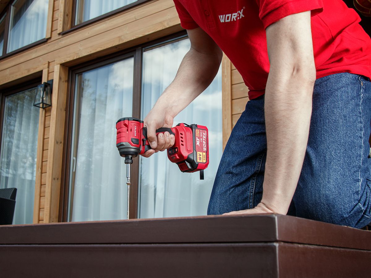 Аккум. ударный гайковерт/винтоверт WORTEX CWR 0218 в чем. XLT 1x4 А*ч, БЕСЩЕТ., 18 В, 220 Н*м ...